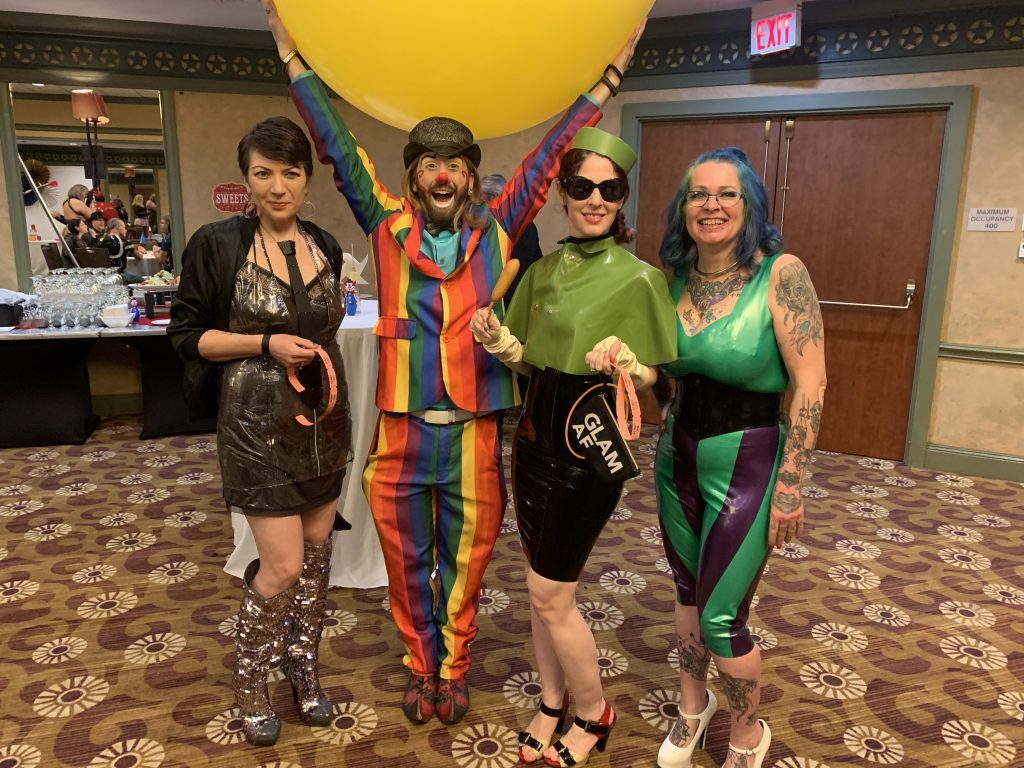 Having a great (and oh so colorful) time @ The Texas Latex Party ...